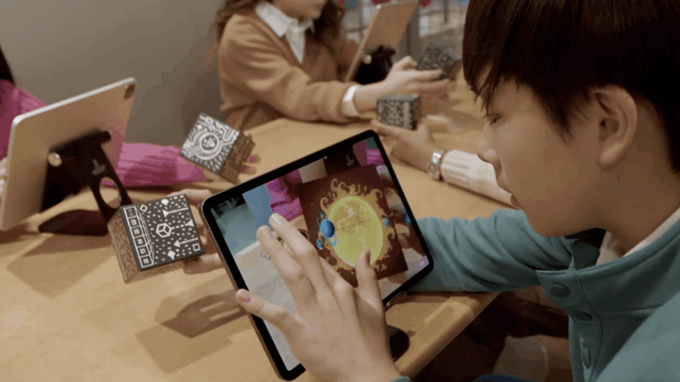 12 WebAR Examples by Industry - Includes Video